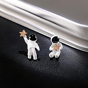 Creative Cartoon Astronaut Stud Earrings for Women Asymmetric Spaceman Star Earing Hypoallergenic Jewelry (Stud)
