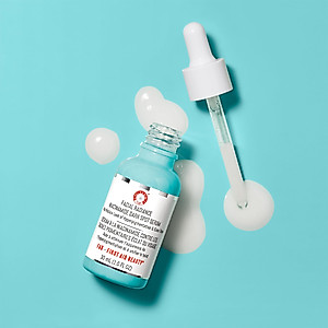 First Aid Beauty Facial Radiance Niacinamide Dark Spot Serum – Evens Skin Tone + Diminishes Dark Spots – Non-Irritating Hyperpigmentation Treatment – 1.0 fl oz
