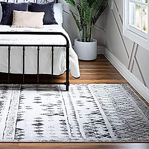 Rugs.com Leipzig Collection Area Rug – 4' x 6' Gray Low-Pile Rug Perfect for Entryways, Kitchens, Breakfast Nooks, Accent Pieces