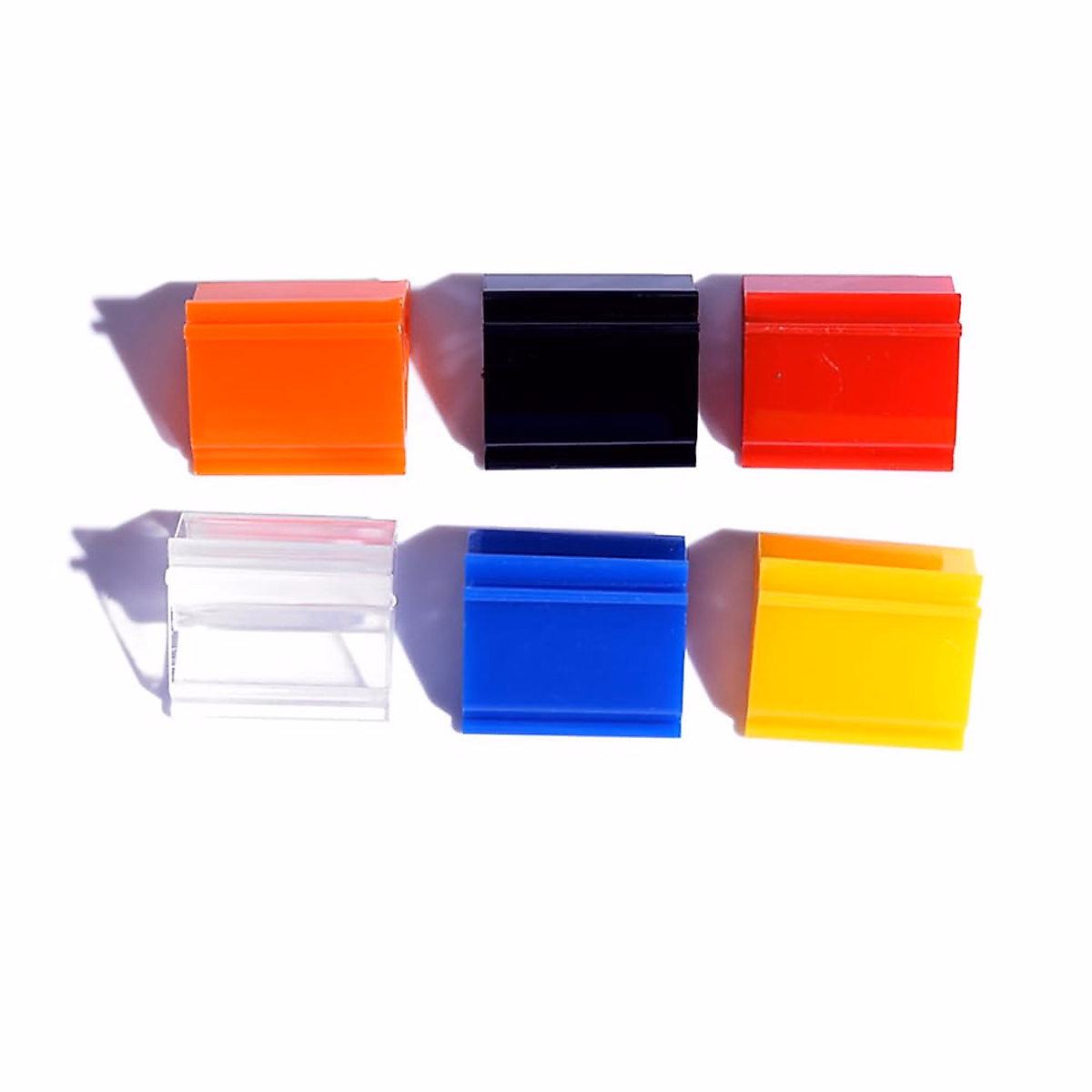 GSHLLO 24 Pcs Plastic Game Card Stands Small Wedding Table Place Cards Holder Paper Board Markers Bases Mini Picture Display Stands for Party Favor Transparent