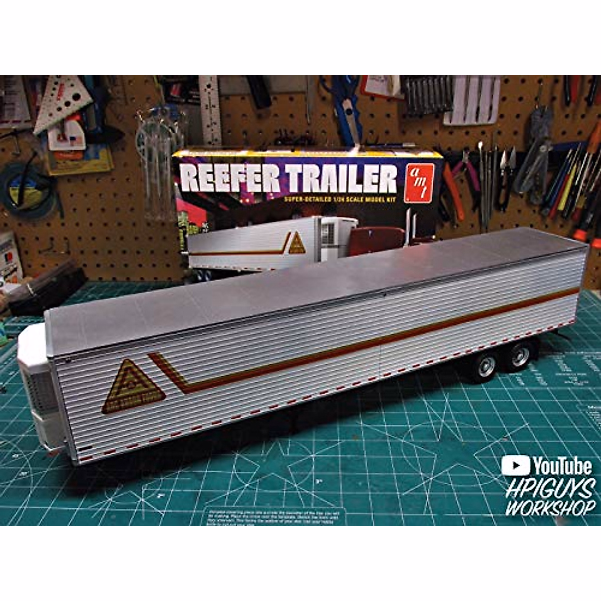 AMT Reefer Semi Trailer 1:24 Scale Model Kit
