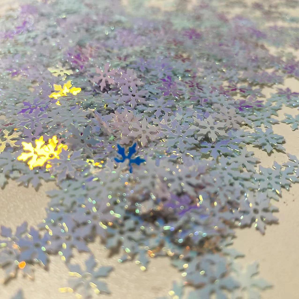 2000 Pieces Snowflakes Party Glitter PVC Confetti for Christmas Table Confetti Glitter for Winter Snowfield Wonderland Xmas Party Supplies DIY Craft Projects Party Decorations