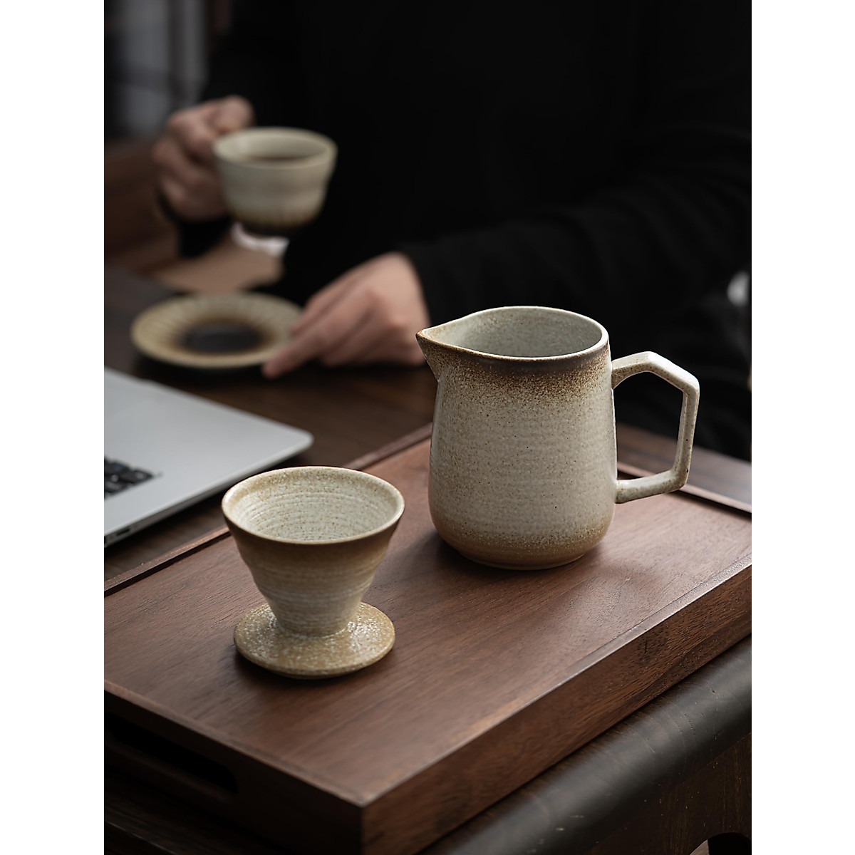 HYAXGM Pour Over Coffee Maker,Ceramic Coffee Maker With 100 pcs V60 Paper Filter，16oz/480ml Pour Over Coffee Dripper (Off White)