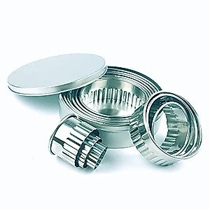Xoutuo Fluted Edge Round Cookie Biscuit Cutter Set 12, Metal Circle Biscuit Cutters Set, Wave Pastry Donut Doughnut Cutter Set Serrated Round Fondant Cake Cookie Cutters