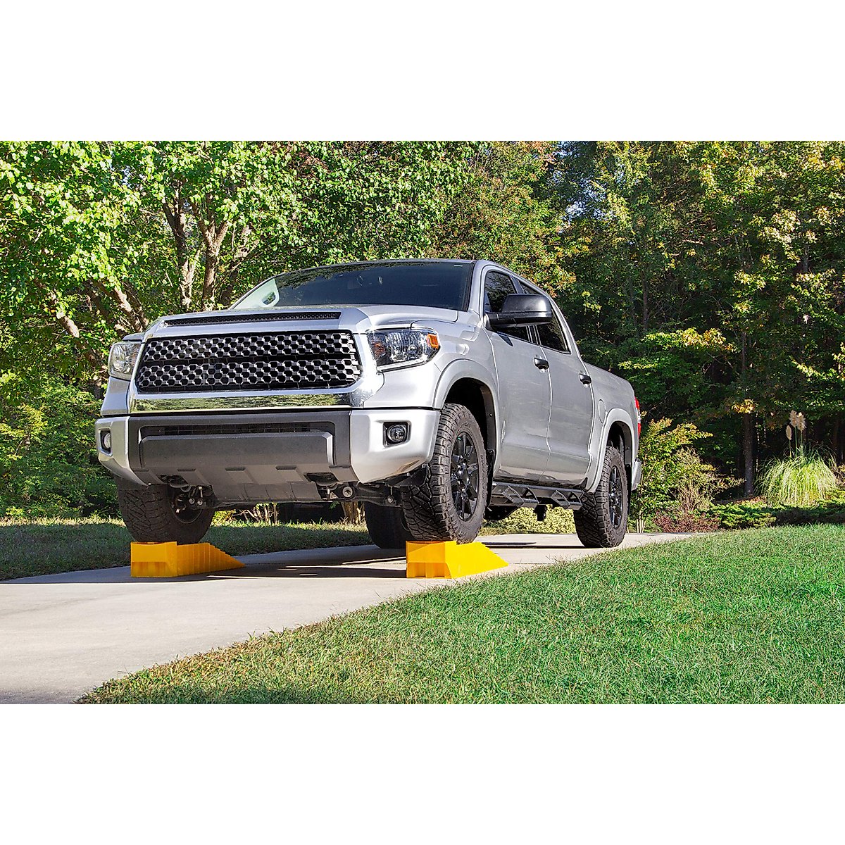Camco 44559 Automotive Ramps, Set of Two - Provides Increased Ground Clearance for Easy Access to The Underside of Your Vehicle - for Use with Tires Up to 9-1/2-inches in Width