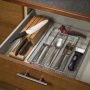 Kyocera's Revolution 4-Piece Knife Set Includes 7" Chef's Santoku, 5.5" Santoku, 4.5" Utility & 3" Paring-Black/White