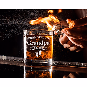 CARVELITA Promoted To Grandpa Est 2025 Whiskey Glass - 11oz Old Fashioned Bourbon Rocks Glass - First Time Grandparents Gifts - Grandparent Announcement - New Grandparent Gifts First Time, Papa To Be