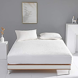 California King Size Waterproof Mattress Protector Rayon from Bamboo Fitted Mattress Pad Cover with Deep Pocket Up to 18''