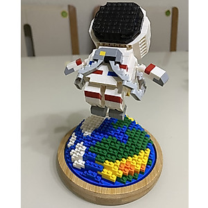 Uvini Building Blocks Astronaut Model with Light STEM Building Toy Micro Blocks for Adults or Teens Gifts Spaceman Mini Blocks Set DIY Bricks Toys 617PCS 00860