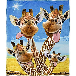 Dawhud Direct Selfie Giraffe Fleece Blanket for Bed, 50" x 60" Giraffe Fleece Throw Blanket for Women, Men and Kids Super Soft Plush Giraffe Blanket Throw Fleece Blanket Animal Blanket