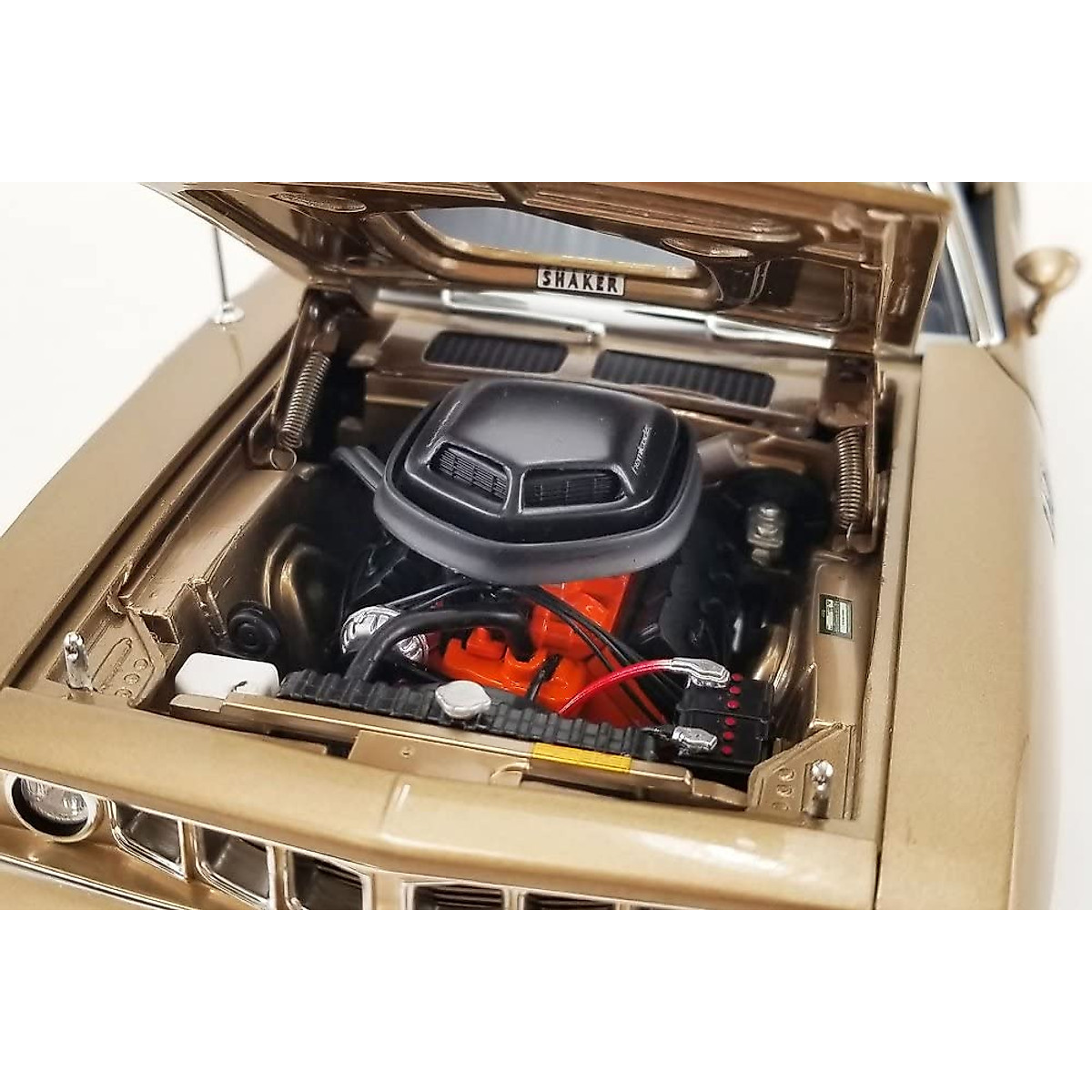 ModelToyCars 1971 Plymouth Hemi Barracuda w/Vinyl Top, Gold Leaf - Acme A1806126VT - 1/18 Scale Diecast Car