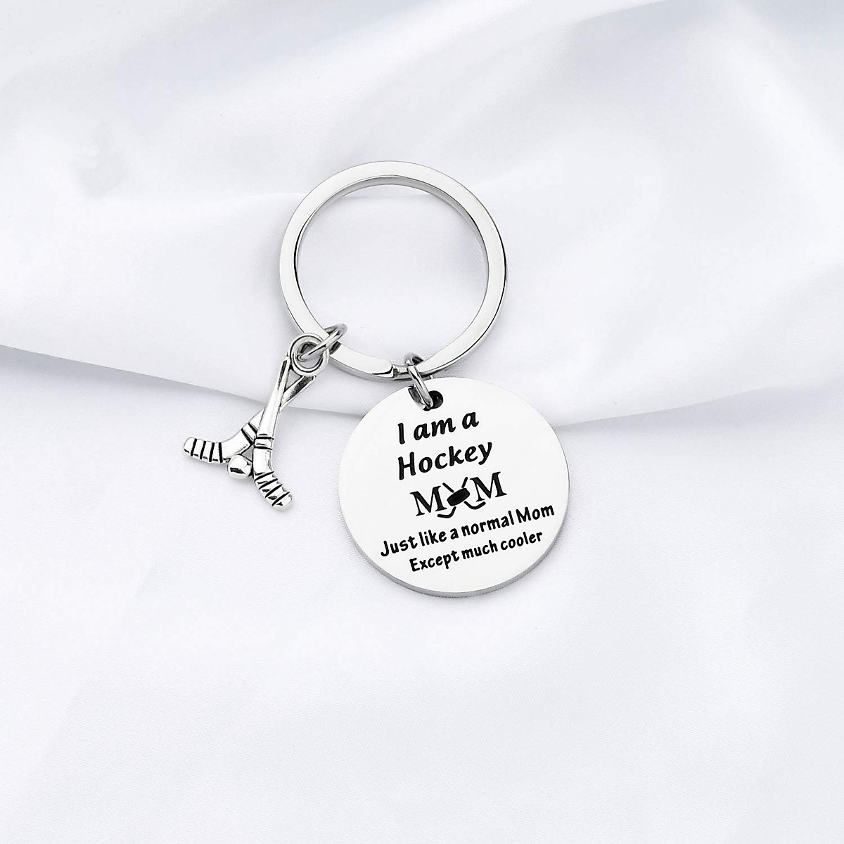 FUSTMW Hockey Mom Gifts Hockey Keychain I am a Hockey MOM Jewelry Hockey Mom Charm for Hockey Players Gifts (silver)