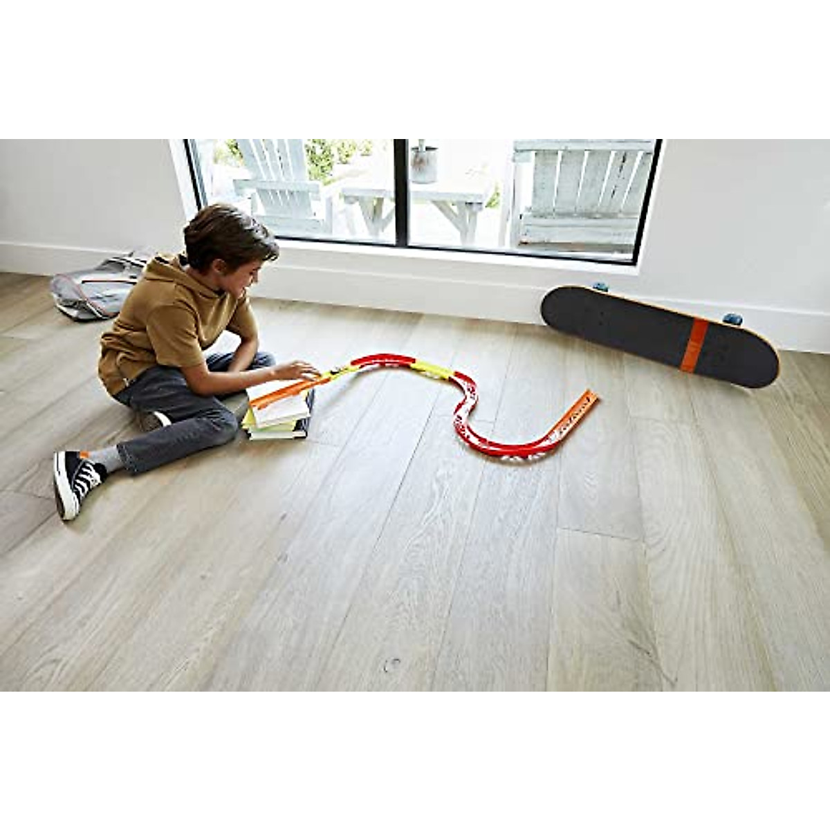 Hot Wheels Track Builder Unlimited Playset Premium Curve Pack, 16 Component Parts & 1:64 Scale Toy Car