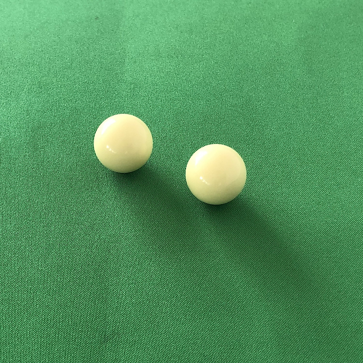 YH Poker Roulette Wheel Replacement Balls Pills - 2pcs 15mm Small Casino Roulette Ball,Great Accessories for Roulette Table Game Set