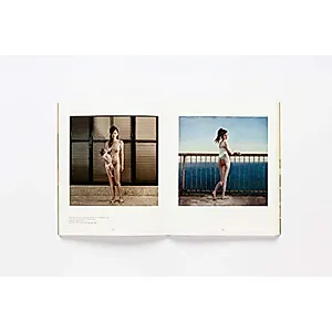 Girl on Girl: Art and Photography in the Age of the Female Gaze (40 artists redefining the fields of fashion, art, advertising and photojournalism)