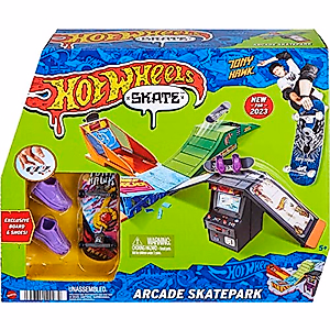 Hot Wheels Skate Arcade Skatepark Playset, Includes Exclusive Tony Hawk-Designed Fingerboard and 1 Pair of Removable Skate Shoes for Kids