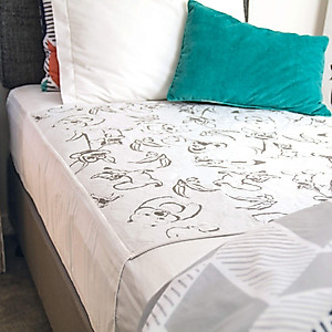 Conni Kids Reusable Bed Pad with Tuck-ins, Waterproof, Absorbent and Washable Protector Pad for Potty Training and Youth Incontinence, Aussie Animals Print, 39" x 39" (100 x 100 cm)