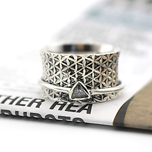 ENERGY STONE GEOMETRIC TRILLIAN Cubic Zirconia Silver Meditation Spinner Ring (Style US81)(7)