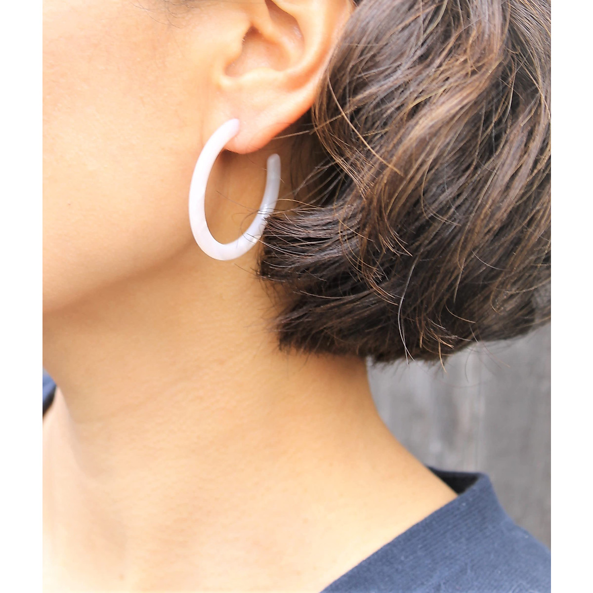 POMINA Lightweight Marble Acrylic Resin Hoop Earrings Basic Fashion White Hoop Earrings for Women (White)