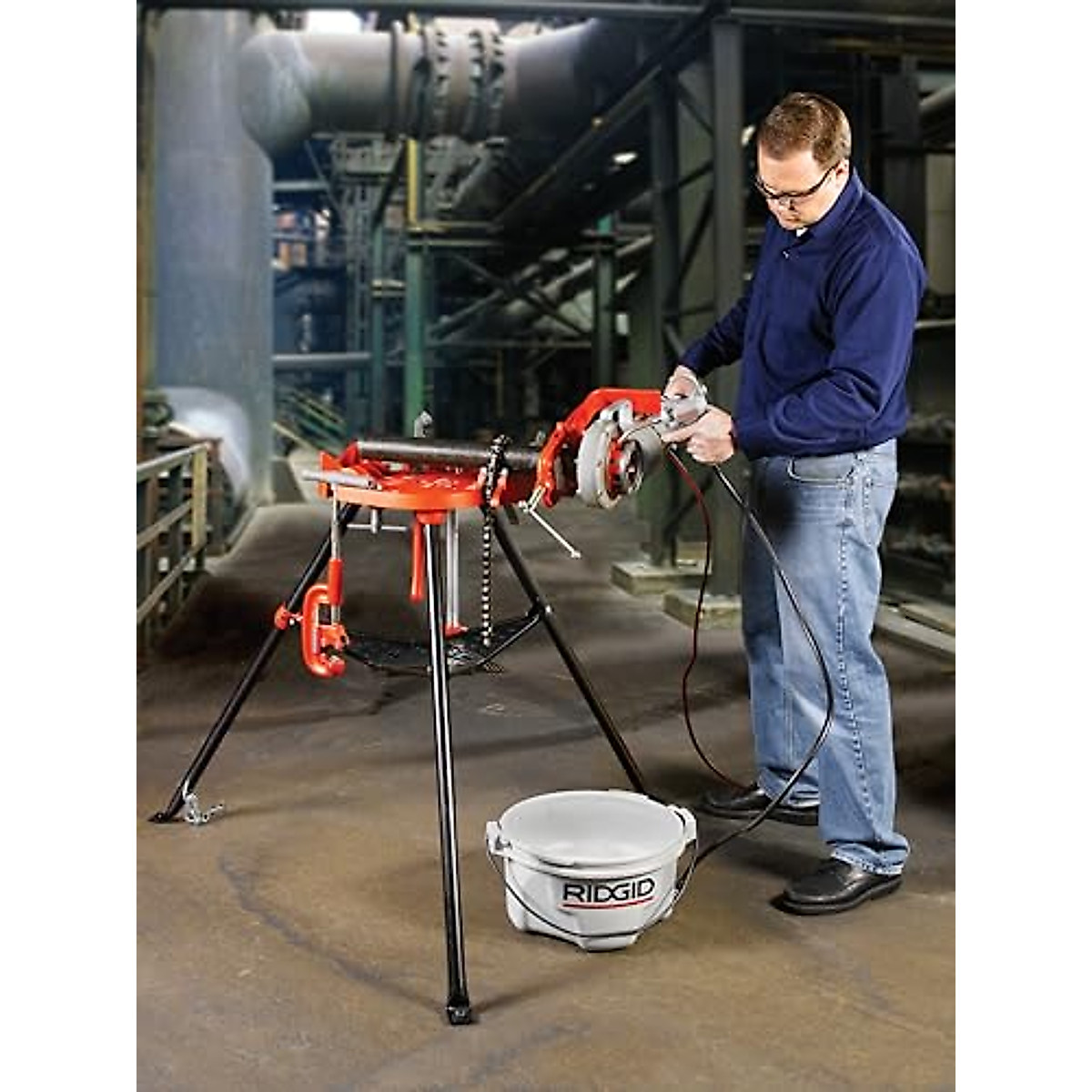 RIDGID 36278 Model 460-12 Portable TriStand Chain Vise with Integrated Folding Legs and Tool Tray, 1/8" to 12" Pipe Capacity