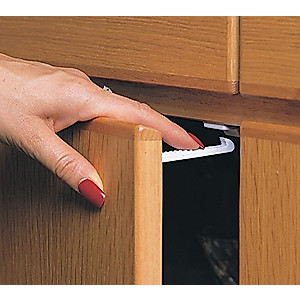 Dreambaby Safety Catches and Outlet Plug Covers, White