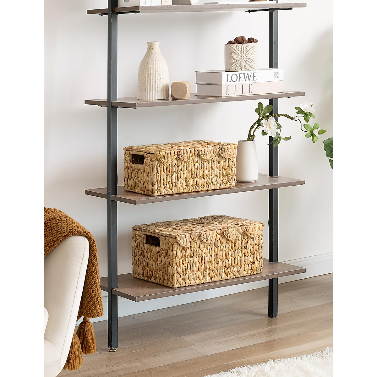 StorageWorks Scalloped Edge Wicker Basket with lid, Wicker Storage Basket with Built-in Handles, Handwoven Basket for Décor, Natural Water Hyacinth Wicker Basket for Shelves, Nursery Room