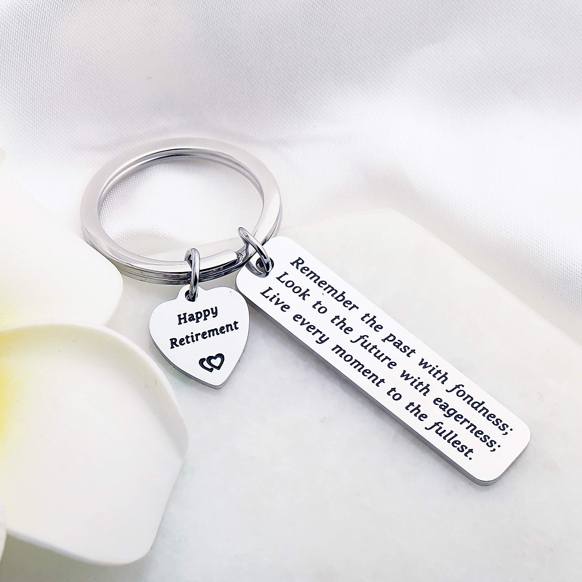 Retirement Keychain Gift Happy Retirement Gift for Men Women Teachers Retirement Jewelry Coworker Leaving Gift Remember the Past with Fondness Live Each Moment to the Fullest (silver)