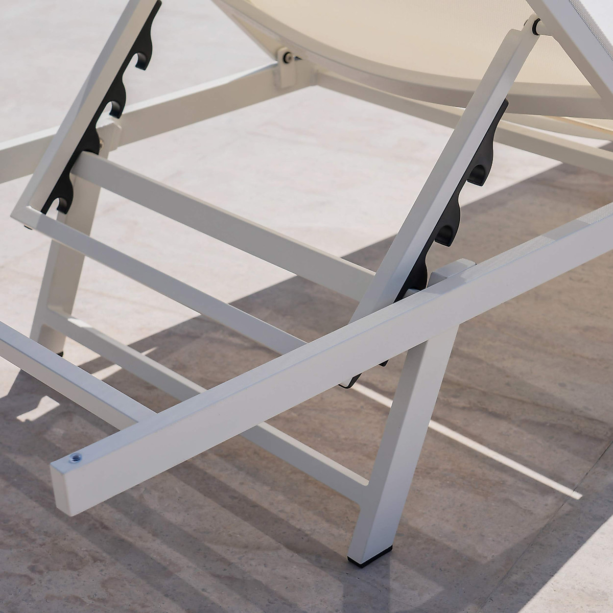 Christopher Knight Home Salton Outdoor Aluminum and Mesh Chaise Lounge Set, 2-Pcs Set, White / White