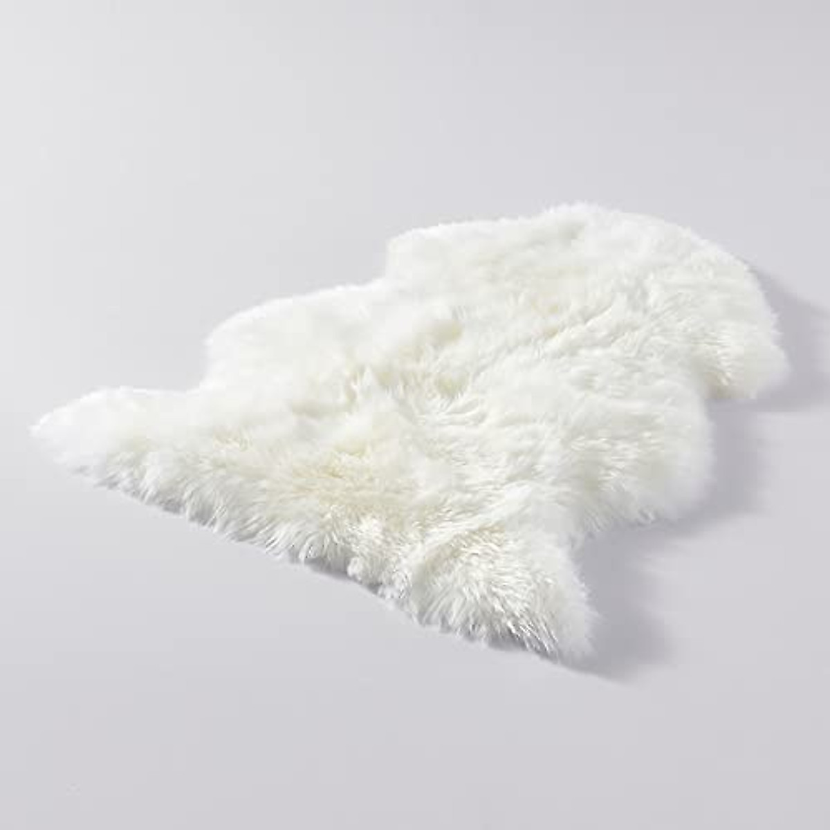 HUAHOO Premium Genuine Sheepskin Rug Real Australia Sheepskin Natural Luxury Fluffy Lambskin Fur Area Rug Seat Covers for Kids Bedroom Sofa Chair Cover Pets Dogs Mat Single Pelt/2'x 3' White/Ivory