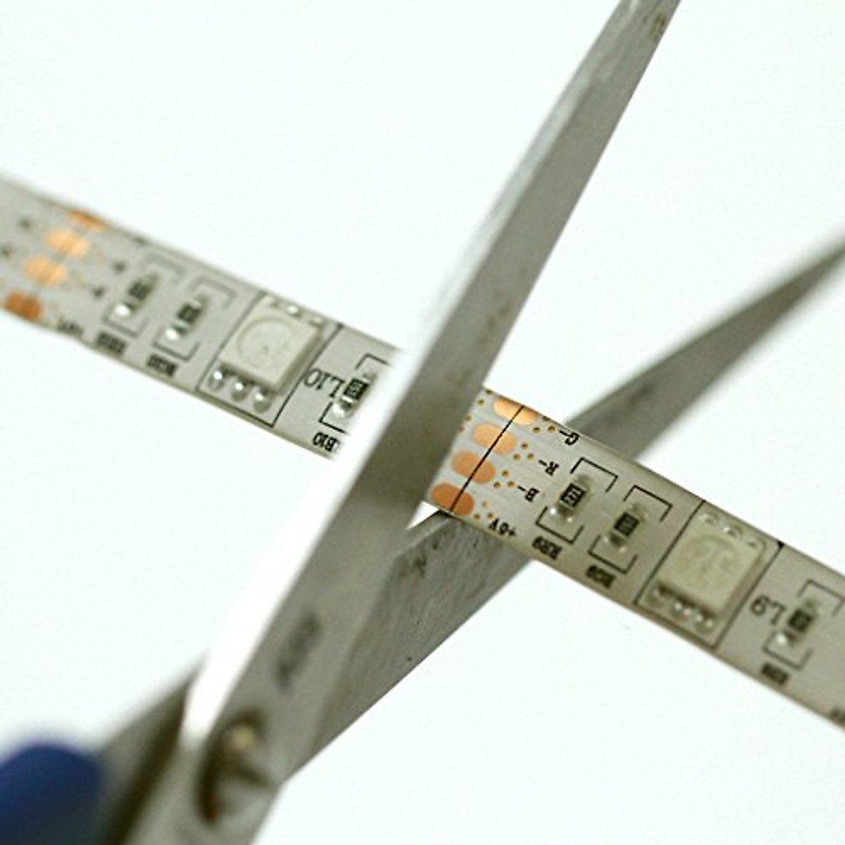 HIKENRI Battery Powered LED Strip Lights, 24-Keys Remote Controlled, DIY Indoor and Outdoor Decoration, 6.56ft Waterproof