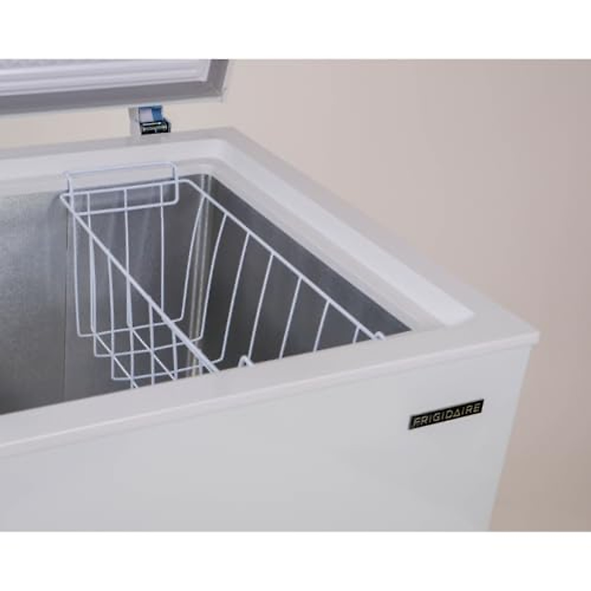 FRIGIDAIRE EFRF1049AMZ6COM RFRF1049 RCA Cubic Foot Chest Freezer, 10 cu ft, White