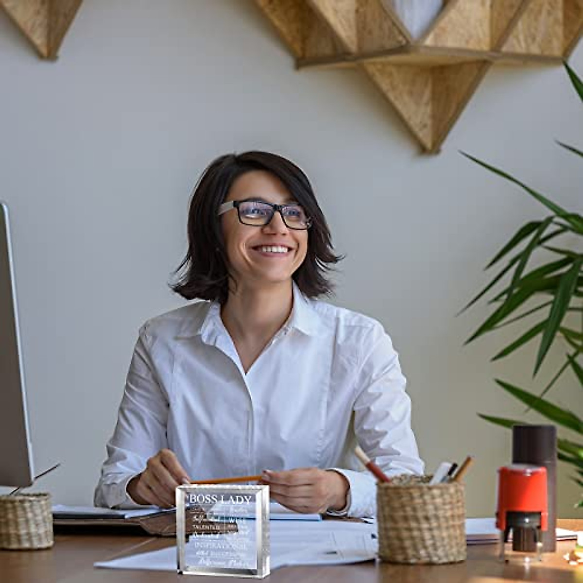 Yalikop Gifts for Women Acrylic Desk Boss Lady Office Decor Inspirational Quotes Boss Appreciation Keepsake And Paperweight for Birthday Christmas Gift(White, Classic Style)