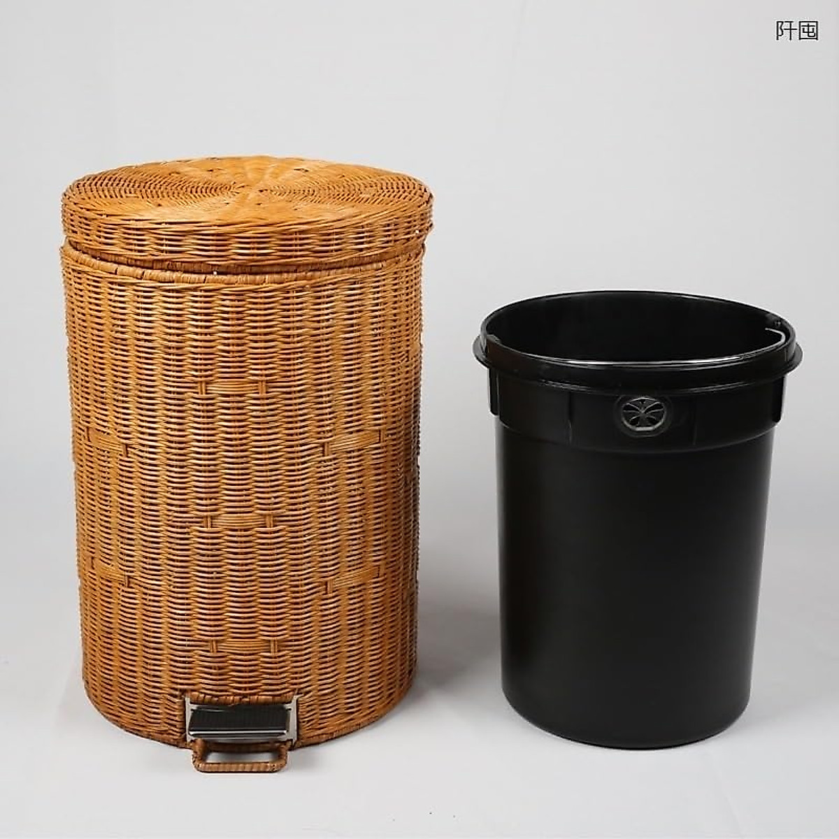 Wicker Trash Can with Lid Bathroom, Removable Liner Bucket Wastebasket, Slow Down Silent Pedal Garbage Bin with Lid, Round Rattan Garbage Can Trash Bin for Bathroom Living Room Kitchen ( Color : Yello