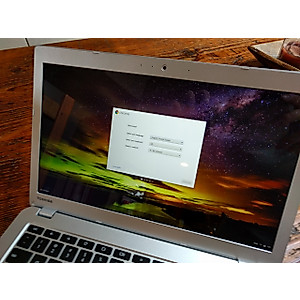 Toshiba CB35-B3340 13.3 Inch Chromebook (Intel Celeron, 4GB, 16GB SSD, Silver) Full HD-Screen