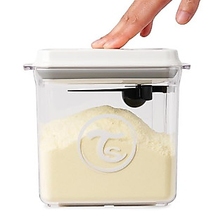 TWISTSHAKE Milk Powder Storage Container with Spoon 1700 ml - Sealed Milk Powder Dispenser with Airtight Lid - One-Handed Operation - BPA Free - White