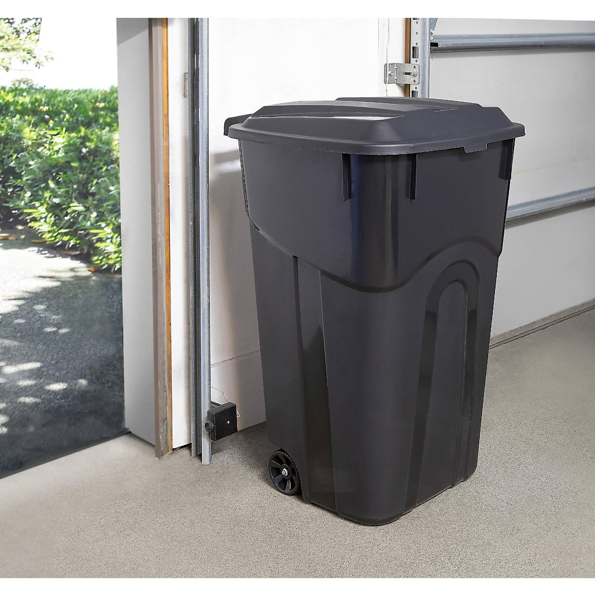 AZZiraLy 32 Gallon Wheeled Heavy Duty Plastic Garbage Can, Attached Lid, Black