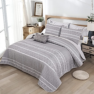 WONGS BEDDING Grey Quilt Set Queen, Boho Striped Triangle Printed Bedspread Coverlet Set, 3 Pieces (1 Quilt + 2 Pillowcases), Soft Microfiber Lightweight Bohemian Bedding Quilt for Summer 90"x96"