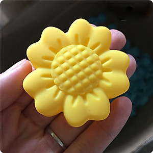 Silicone Cupcake Molds, 24Pcs Mini Flower Shape Silicone Baking Cups Cupcake Liners Reusable Muffin Cup Cake Pan for Cake Chocolate