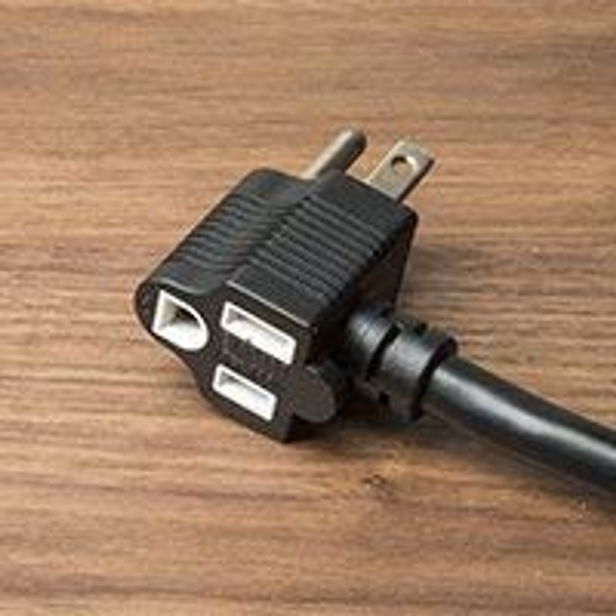 Brandstand | CubieMini | 1 USB-A Port and 1 USB-C Port | 2 Tamper Resistant Outlets