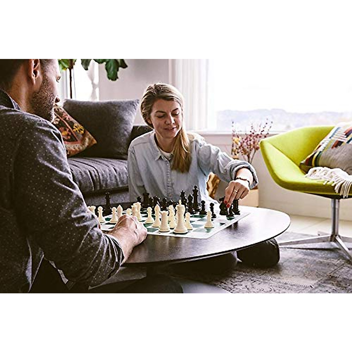 FIBVGFXD Chess Solid Wood Set, Chess Set for Adults, Tournament Chess Set, 90% Plastic Filled Chess, Pieces and Green Roll-up Vinyl Chess Board Game (43x43cm)