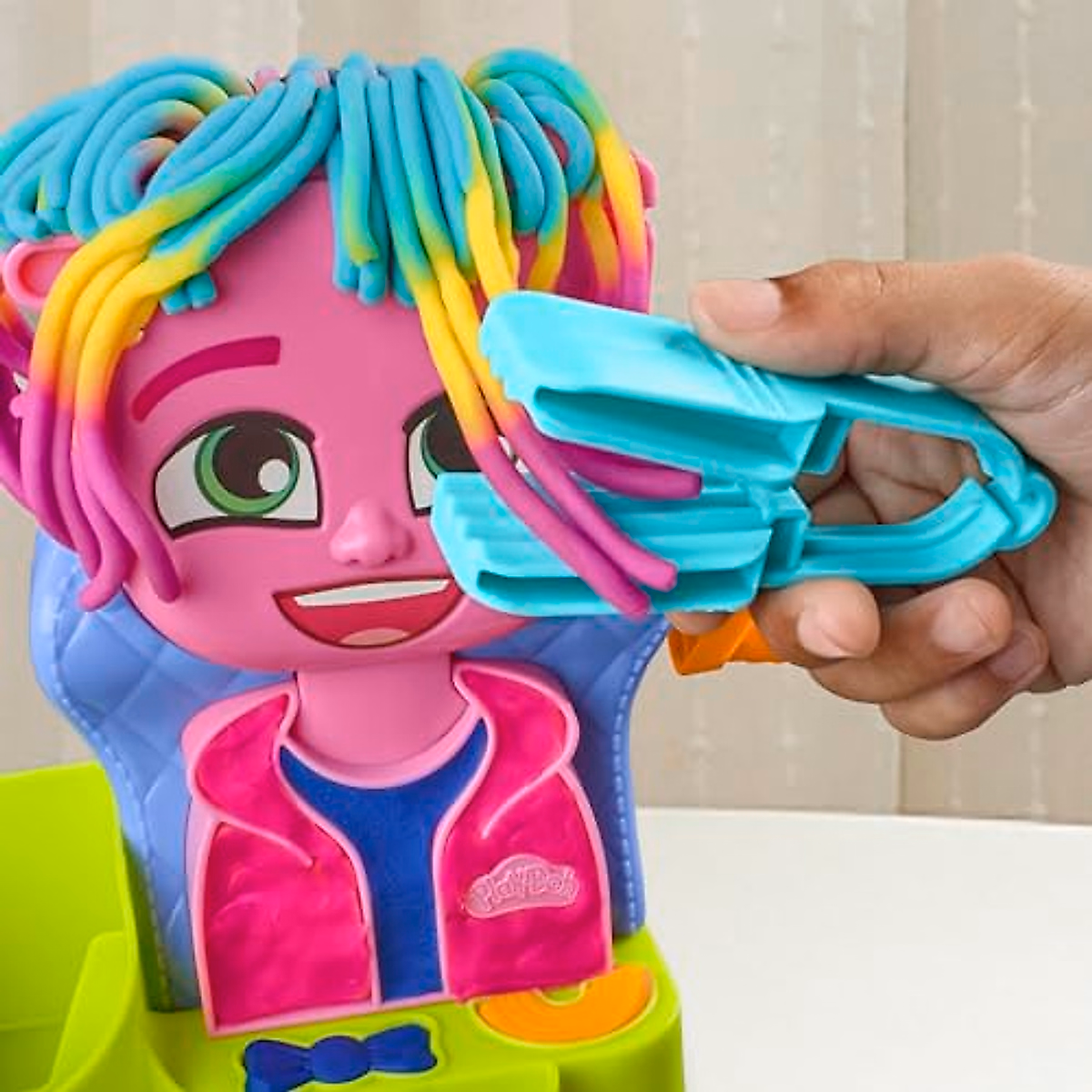 Play-Doh Hair Stylin' Salon Playset with 6 Cans, Pretend Play Toys for Girls and Boys Ages 3 and Up