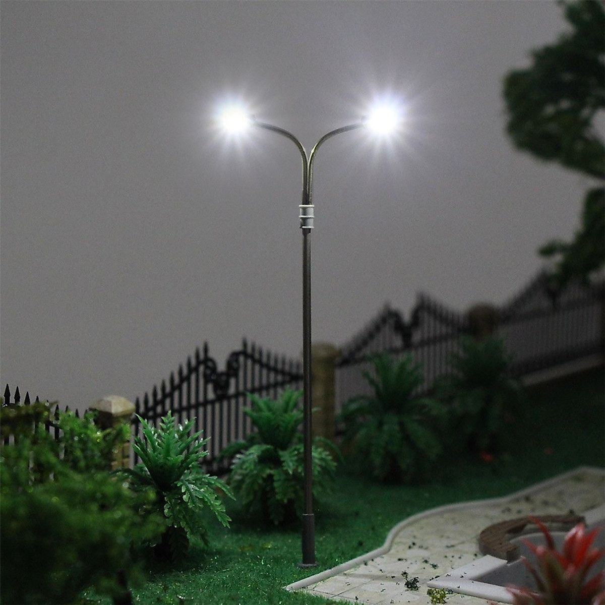 LQS13W 10pcs Model Railway Train Lamp Post Street Lights HO OO TT Scale LEDs New