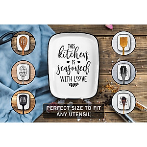 Hvukeke Ceramic Spoon Rest for Kitchen Stove Top Counter, Funny This Kitchen is Seasoned With Love White Spoon Holders for Chef, Mom, Grandma, Modern Farmhouse Kitchen Cute Decor Gift