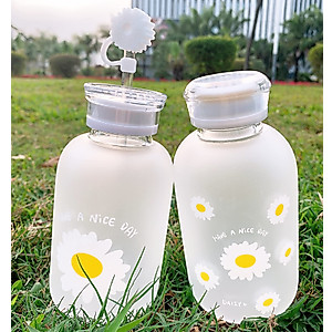 JZSMY 480ml Milk Juice Cute Water Bottle with Scale 2 Lids Little daisy Matte Portable Transparent Water Cup Glass Bottles Creative Handy Cup with Straw and Straw Plug (Matte 6 Flowers)