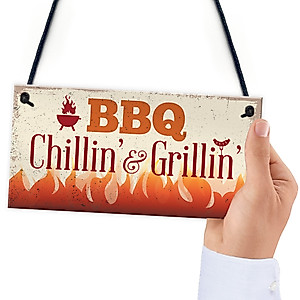 XLD Store BBQ Chillin & Grillin Barbecue Outdoor Garden Plaque Kitchen Bar Shed Sign Gift for Dad