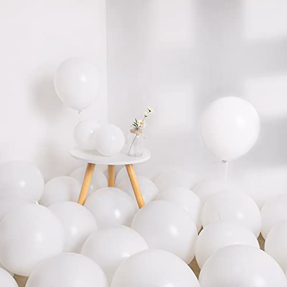 MOMOHOO White Balloons Different Sizes - 100Pcs 5/10/12/18 Inch Birthday Party Balloons, Pearl White Latex Balloons, Matte White Balloons Garland Kit, Pastel White Wedding Ballons Anniversary Balloons