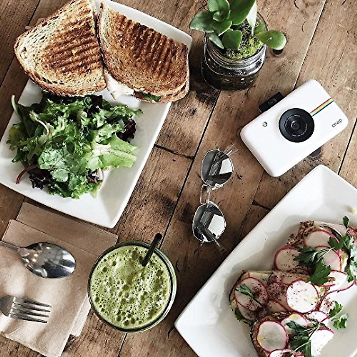 Zink Polaroid Snap Instant Digital Camera (White) with ZINK Zero Ink Printing Technology