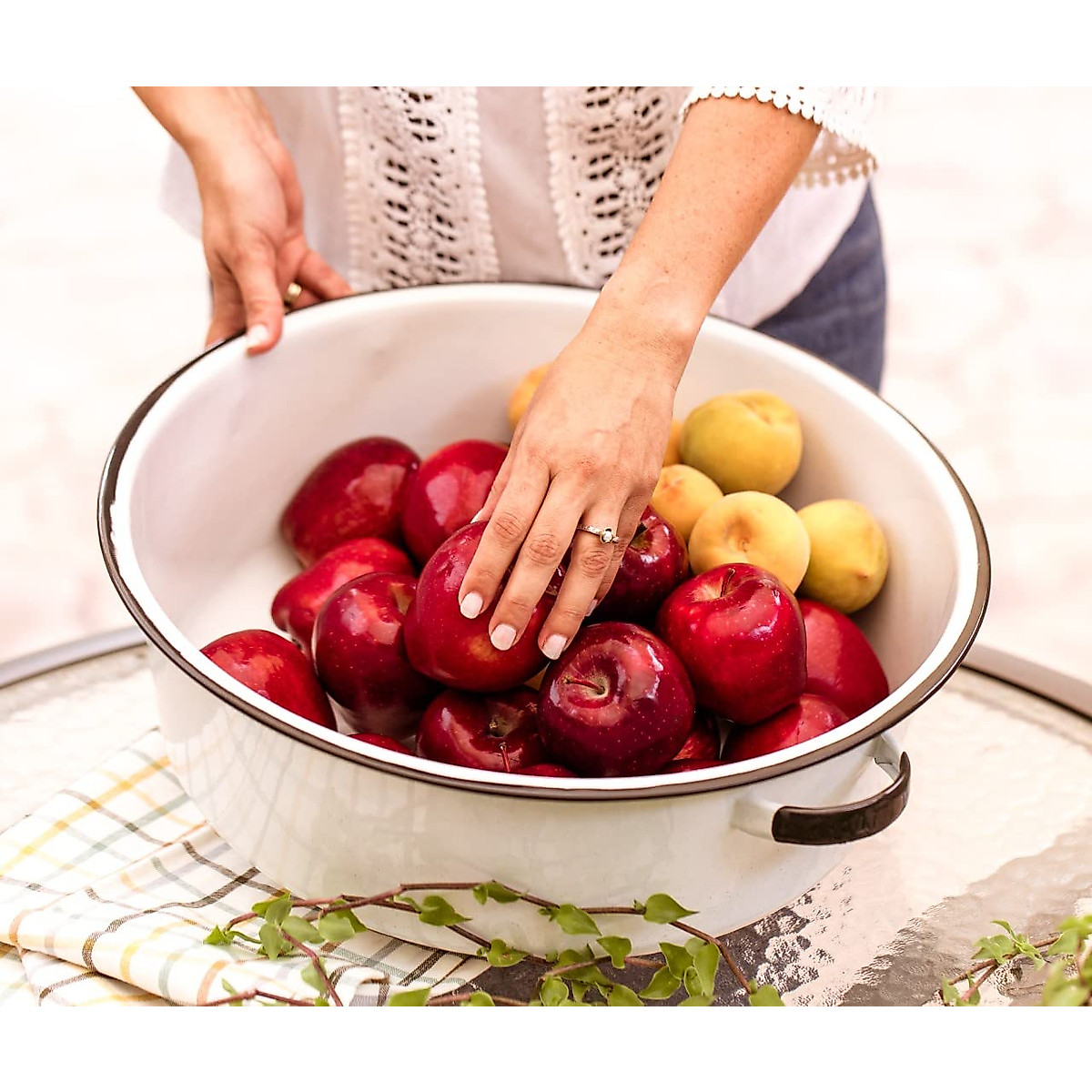Granite Ware Enamel on Steel Dish Pan with handles, 15-Quart capacity, Speckled White