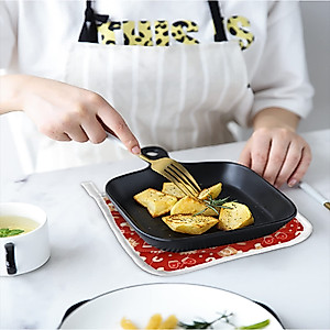 Merry Christmas Oven Mitts and Pot Holder Set, Thermal Insulation Kitchen Oven Glove and Anti-Slip Potholder for Cooking, BBQ, Baking, Microwave, Grilling - Gingerbread Man Red Background