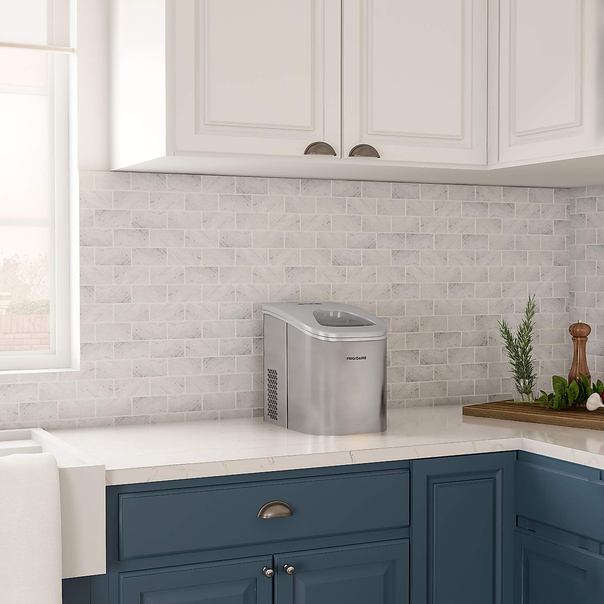 FRIGIDAIRE EFIC117-SS Stainless Steel 26 Lbs Ice Maker, Counter, Couter top